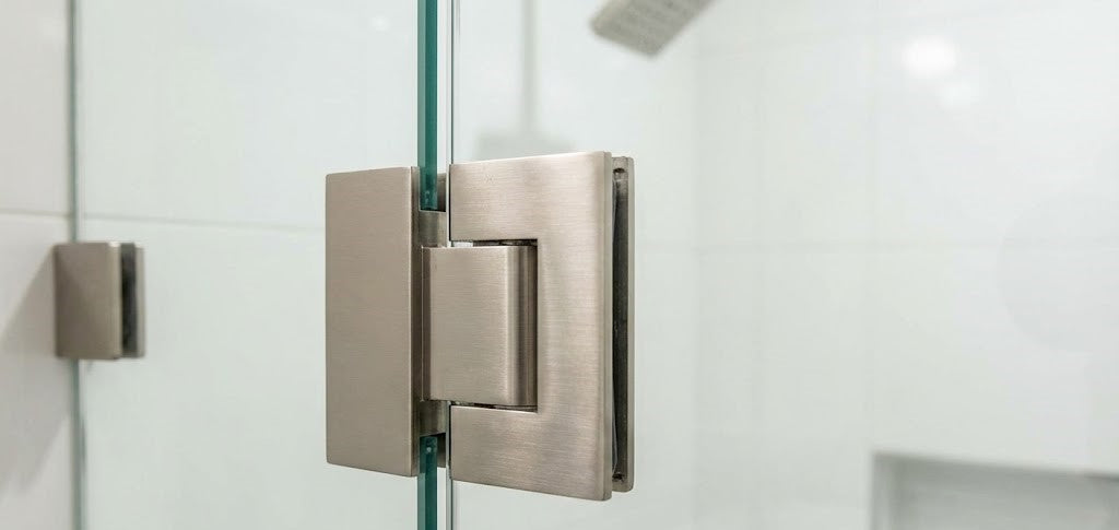 The Role of Quality Hardware in Modern Glass Architecture